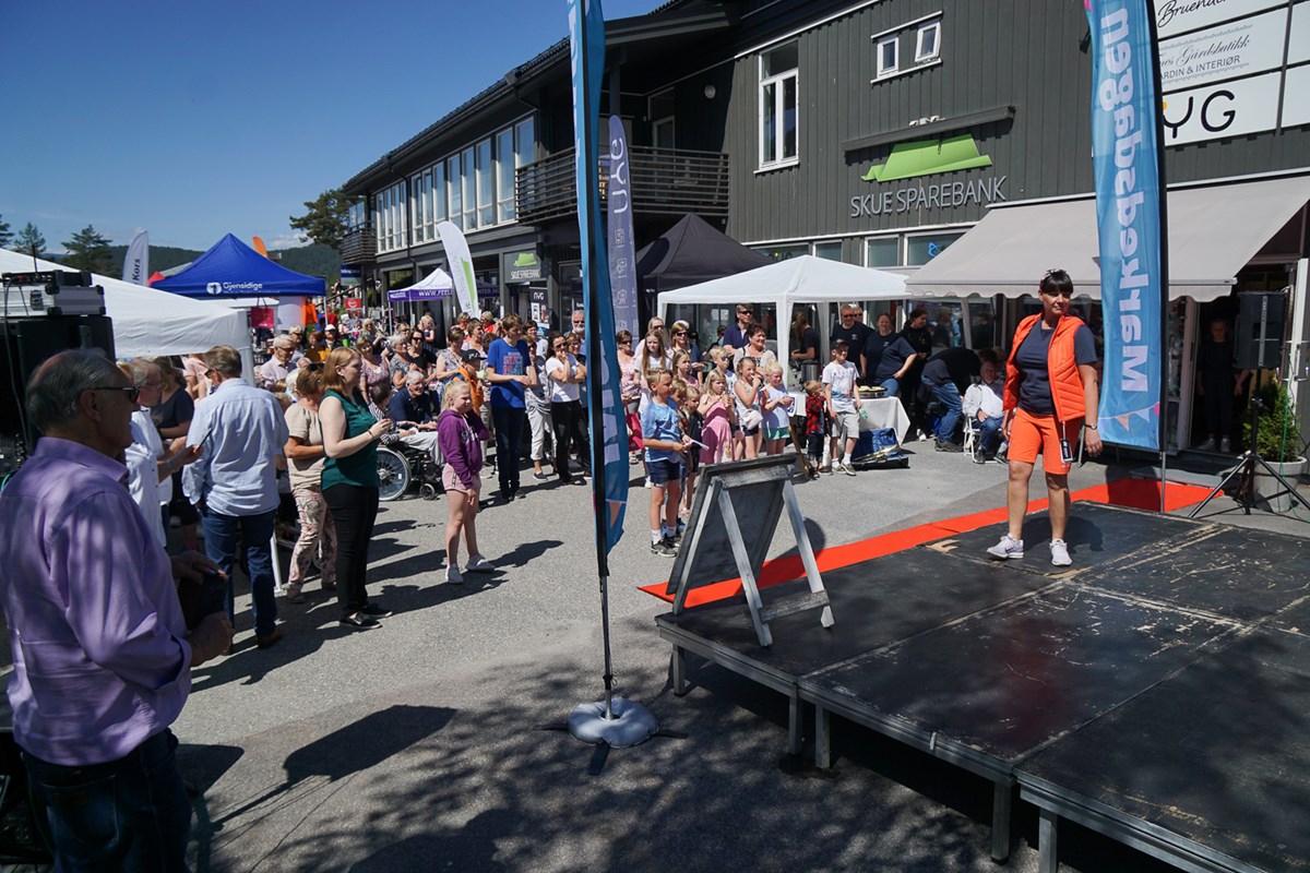 Yrende liv i Prestfoss sentrum - Sigdal.no